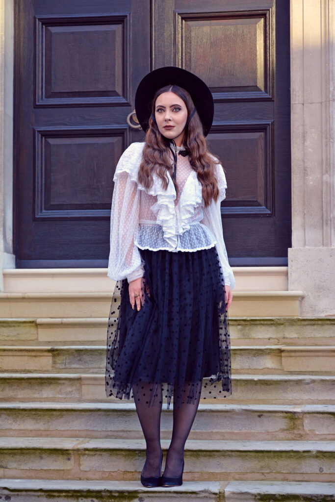 What Is The Hand Symbol in Jewellery? From Fede, Figa, Fatima to Flato ...